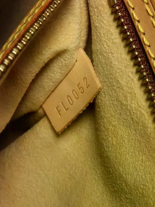 LOUIS VUITTON Monogram Canvas Mm Looping Tote Bag