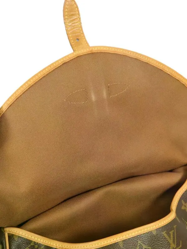 LOUIS VUITTON Saumur 30 Monogram Canvas Cross Body Bag