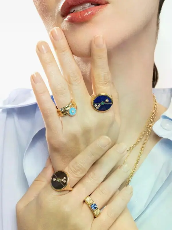 Retrouvai Pleated-design Sapphire Ring
