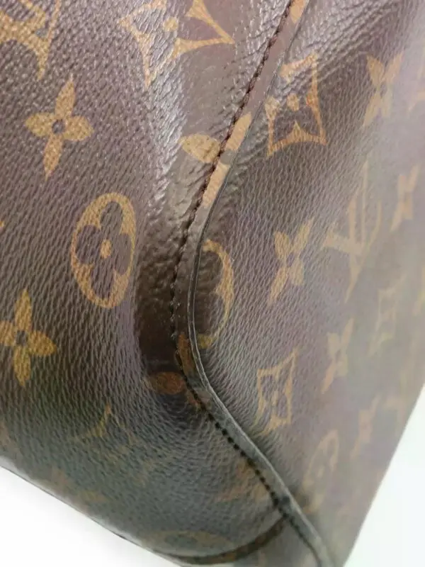 LOUIS VUITTON Néonoé Shoulder Bag