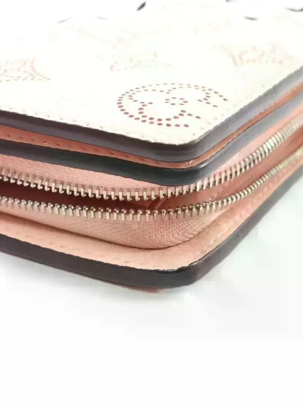 LOUIS VUITTON 2021 Cléa Leather Wallet