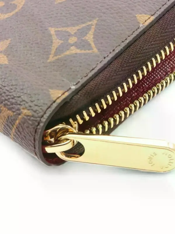 LOUIS VUITTON Zippy Wallet