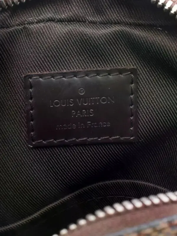 LOUIS VUITTON Damier Savanna Shoulder Bag