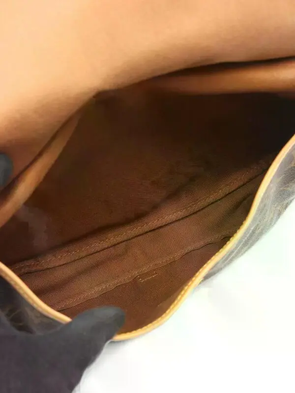 LOUIS VUITTON 1998 Monogram Saumur Shoulder Bag