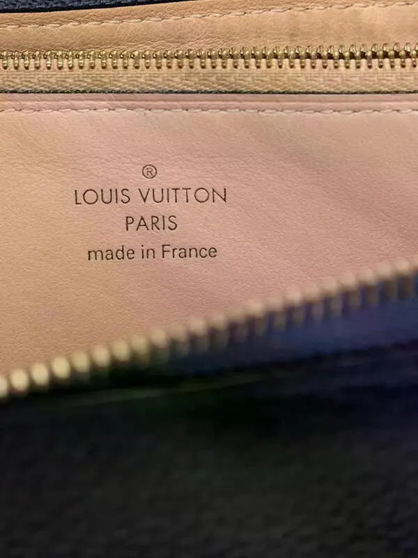 LOUIS VUITTON 1990-2010 Taurillon Portefeuille Comet Wallet Long Wallets