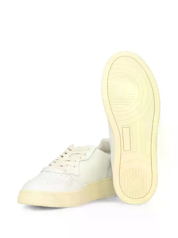 AUTRY Medalist Low Leather Sneakers - White