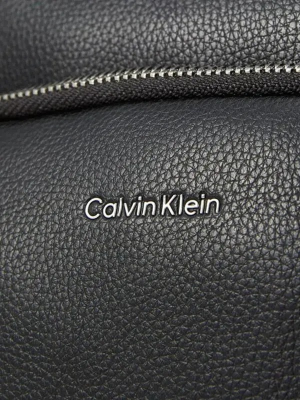Calvin Klein Shoulder Bag Colour