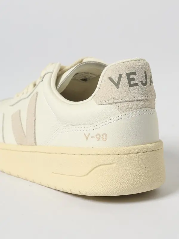 VEJA V-90 Trainers - White