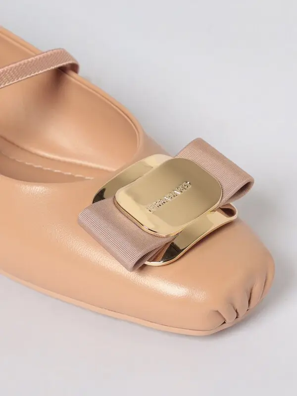FERRAGAMO Vara Flat Ballerinas - Beige