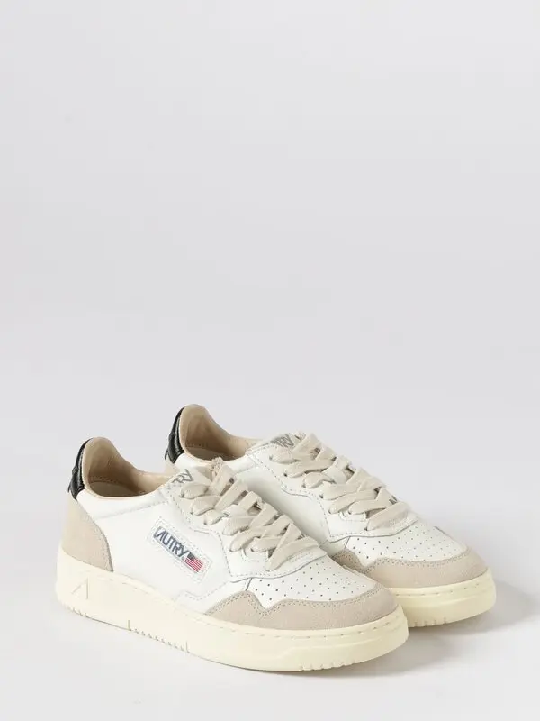 AUTRY Medalist Low Top Sneakers In Smooth Calfskin With Contrast Detailing - Beige