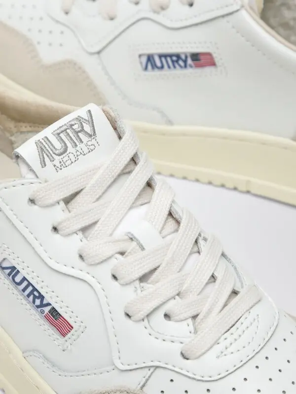 AUTRY Medalist Low Leather Sneakers - Milk