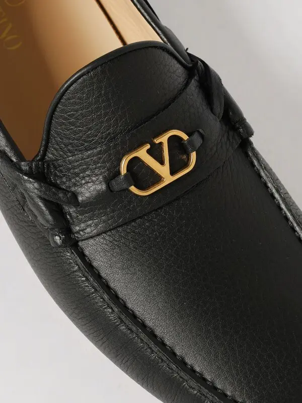 Valentino Garavani Driver Loafers In Grained Leather - Black