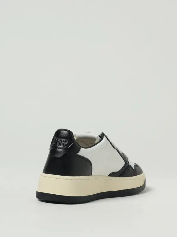AUTRY Medalist Low Sneakers In Smooth Calf Leather With Perforated Toe - White 2