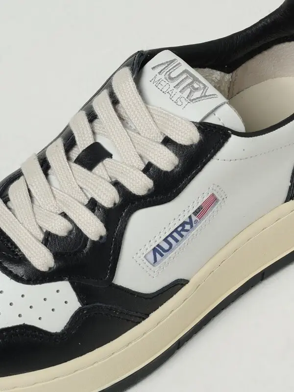 AUTRY Medalist Low Sneakers In Smooth Calf Leather With Perforated Toe - White 2