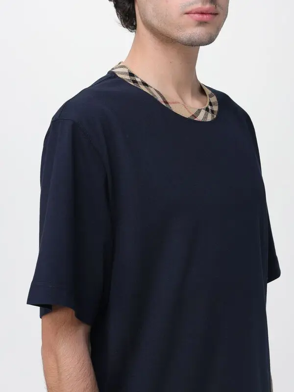 Burberry T-shirt Colour