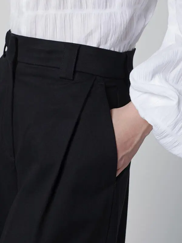 THELATEST Gabardine Tailored Knee-length Shorts