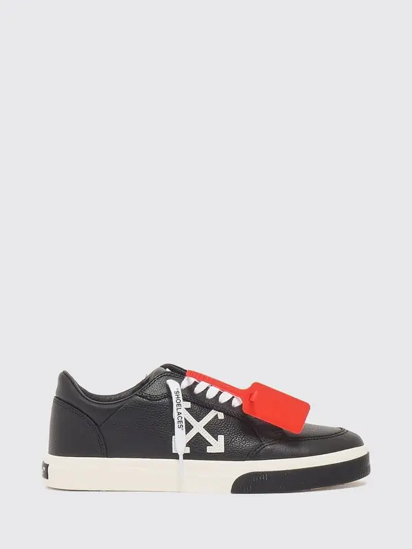 Off-White Vulcanized Low-top Leather Sneakers With Contrasting Arrow Logo - Black