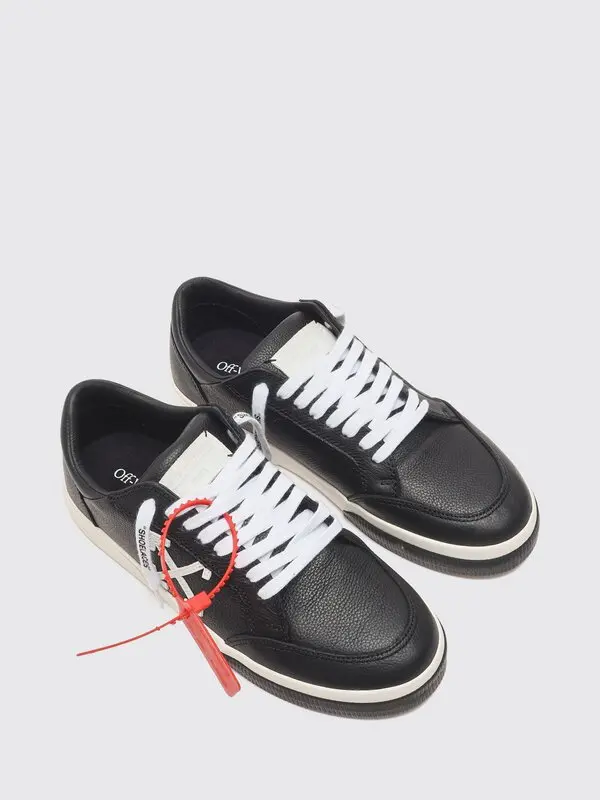 Off-White Vulcanized Low-top Leather Sneakers With Contrasting Arrow Logo - Black