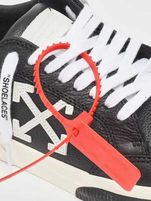 Off-White Vulcanized Low-top Leather Sneakers With Contrasting Arrow Logo - Black