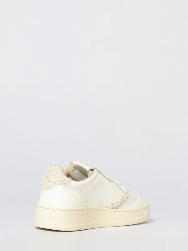 AUTRY Medalist Low Leather Trainers With Lace Detailing - Black