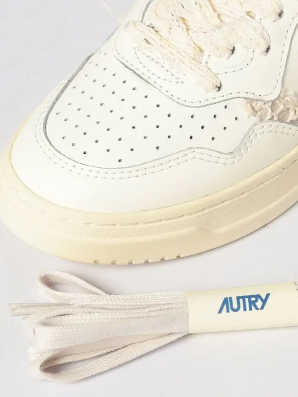 AUTRY Medalist Low Leather Trainers With Lace Detailing - Black