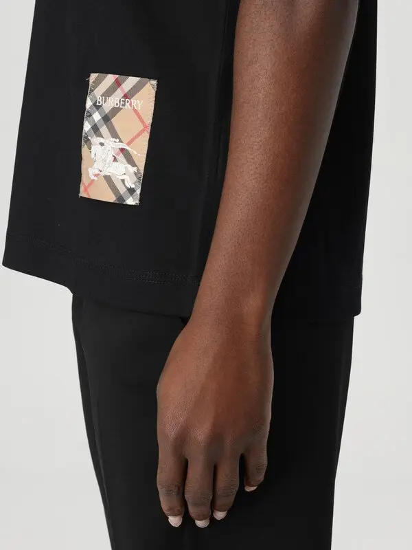 Burberry T-shirt Colour