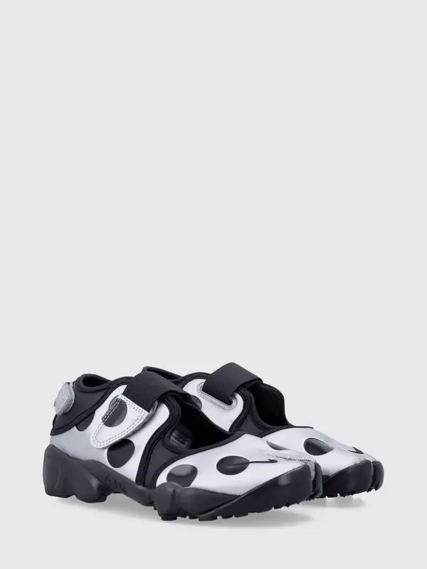 Nike Rift Tabi Toe Sneakers