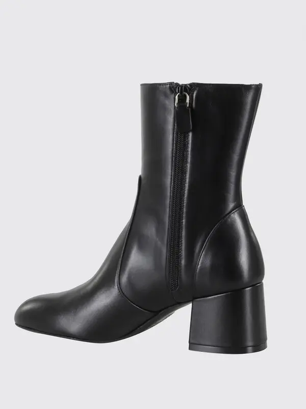 STUART WEITZMAN Boots Colour