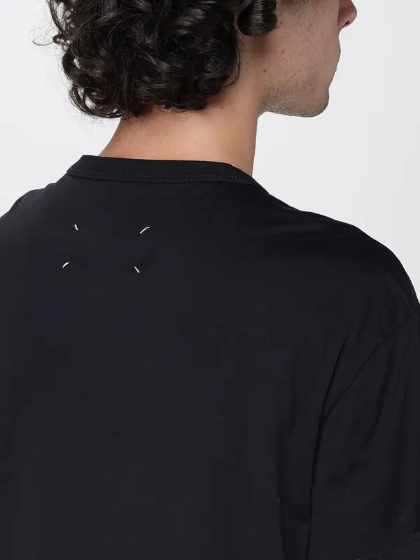 MAISON MARGIELA T-shirt Colour