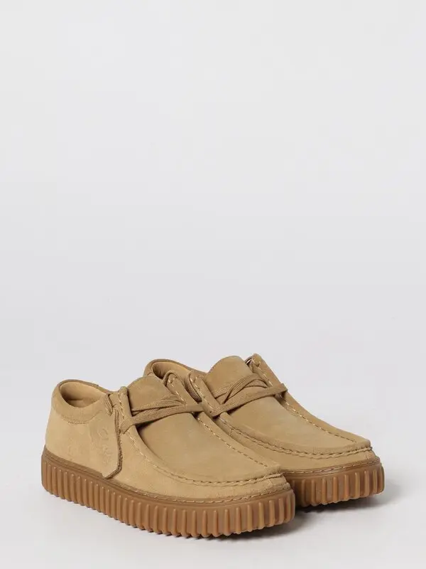Clarks Torhill Lo Suede Chukka Boots - Natural