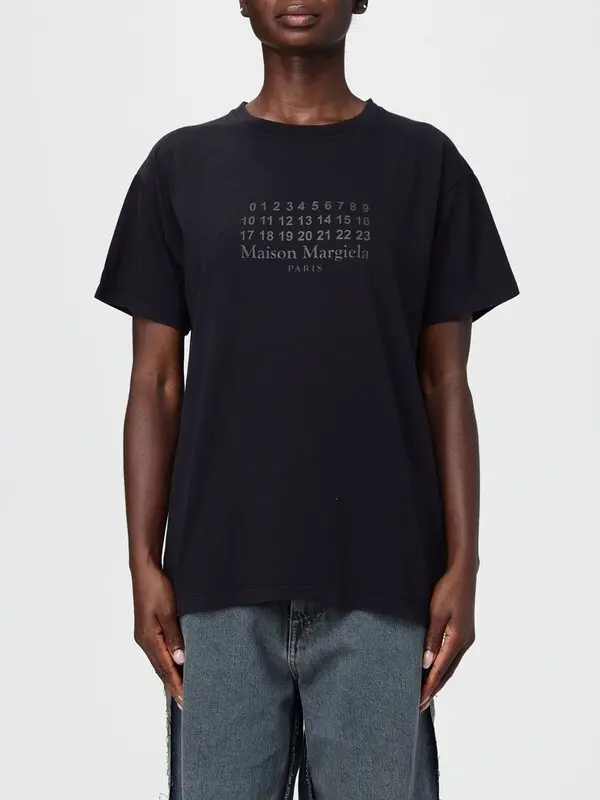 MAISON MARGIELA T-shirt Colour