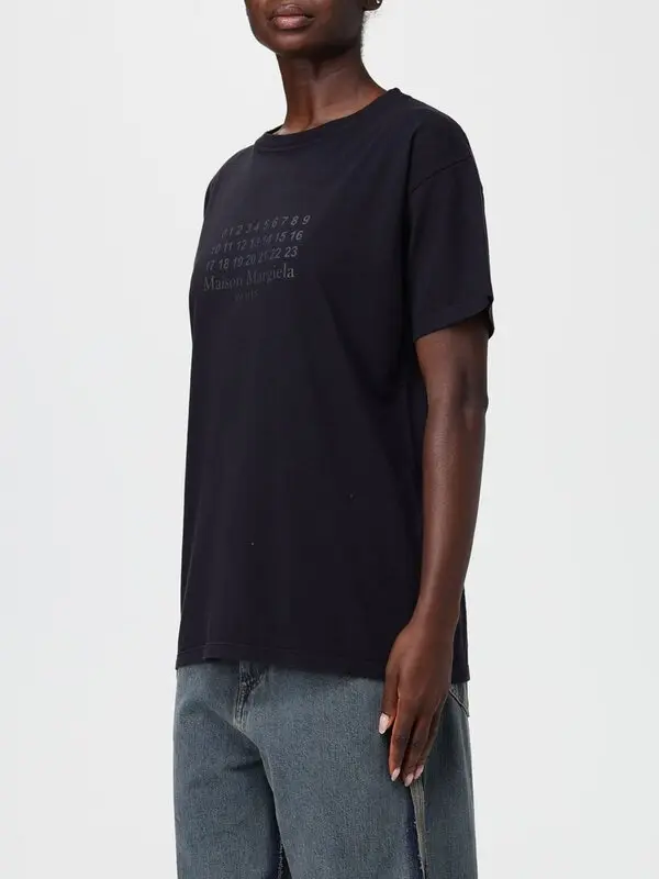 MAISON MARGIELA T-shirt Colour