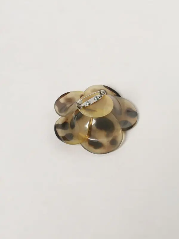 ALLUJEWELS Flower-shaped Horn Brooch With Tortoiseshell And Polka Dot Pattern