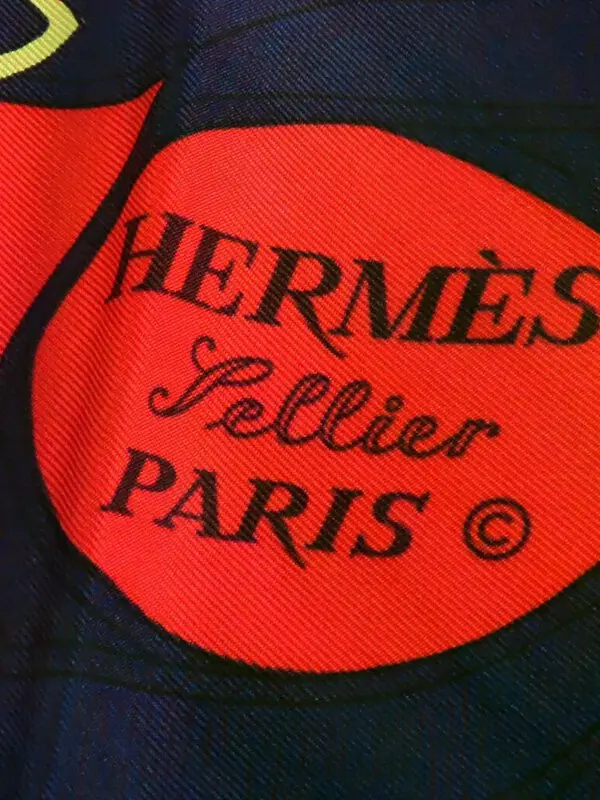 Hermès 20th Century Eperon D Or 90 Scarves