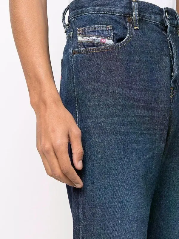 DIESEL® 2020 D-viker 09c03 Straight-leg Jeans