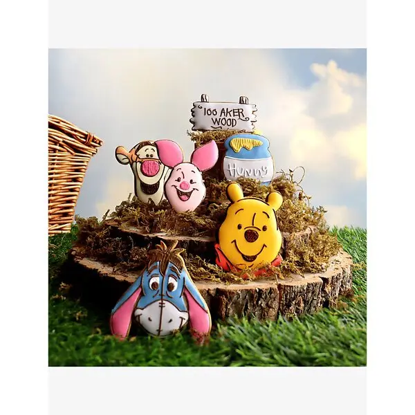 BISCUITEERS Disney Winnie The Pooh Vanilla Flavoured Biscuit Tin 100g
