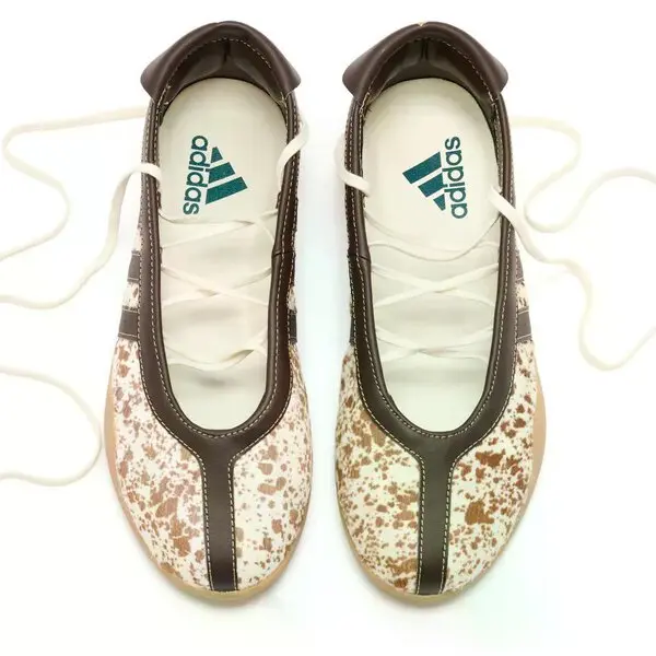Adidas Ballet Shoes With Contrasting Stripes - Neutrals