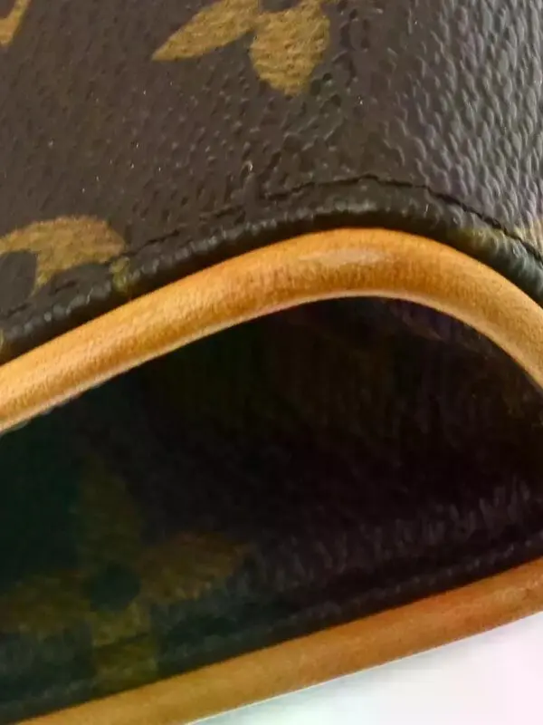 LOUIS VUITTON 2005 Monogram Florentine Belt Bag