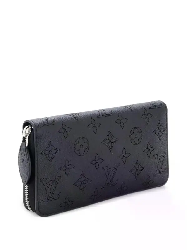 LOUIS VUITTON Zippy Wallet Mahina Leather Small Wallets