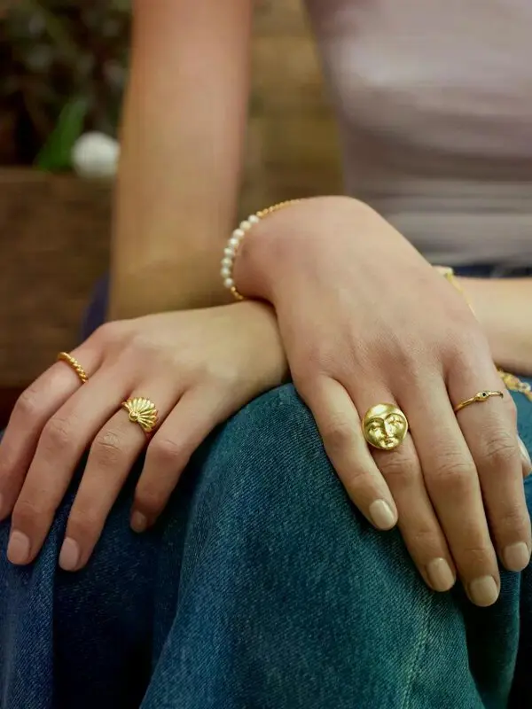 OTTOMAN HANDS Moon Face Ring