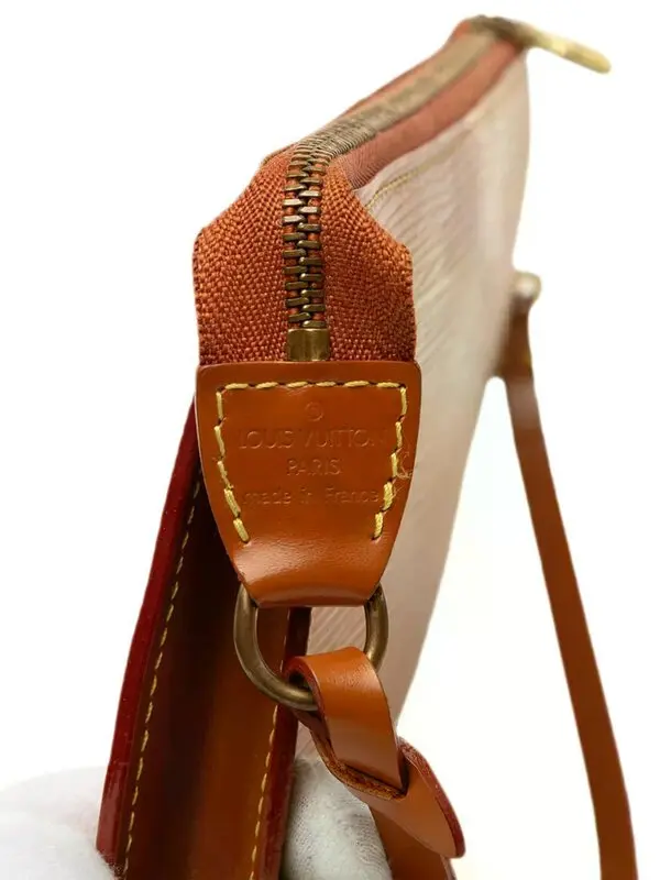 LOUIS VUITTON 2001 Epi Pochette Accessoires Shoulder Bag