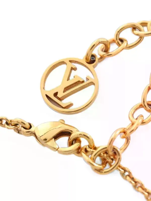 LOUIS VUITTON Essential V Necklace