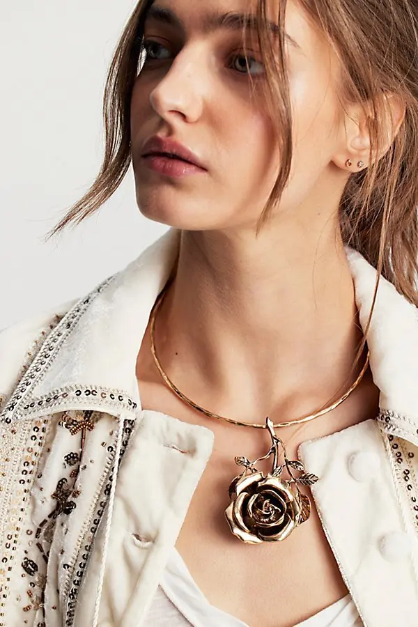 Free People Hammered Metal Choker Necklace With Rose Pendant - Gold