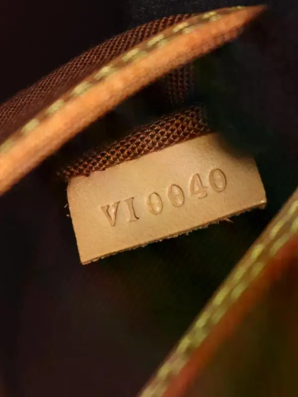 LOUIS VUITTON 2000 Pm Alma Monogram Handbag