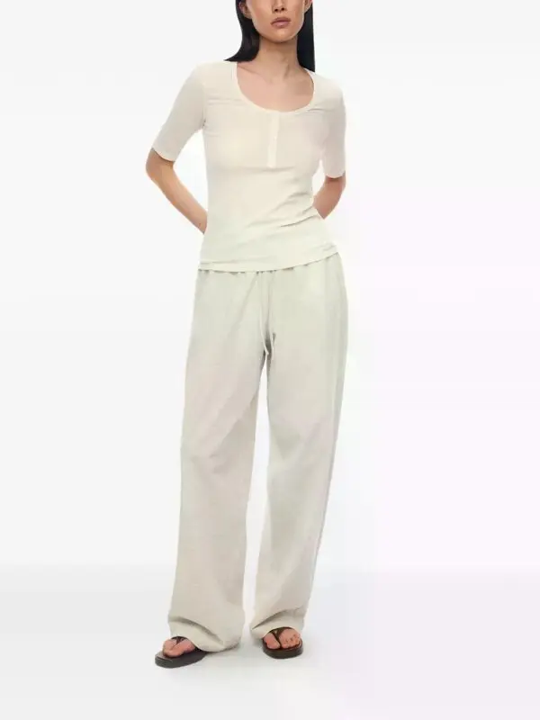 12 STOREEZ Gwen Short-sleeve Top
