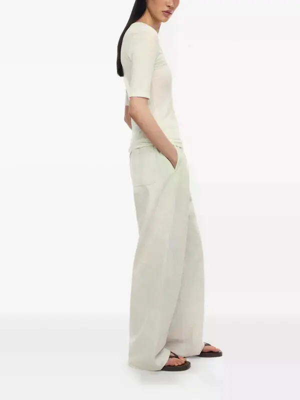 12 STOREEZ Gwen Short-sleeve Top