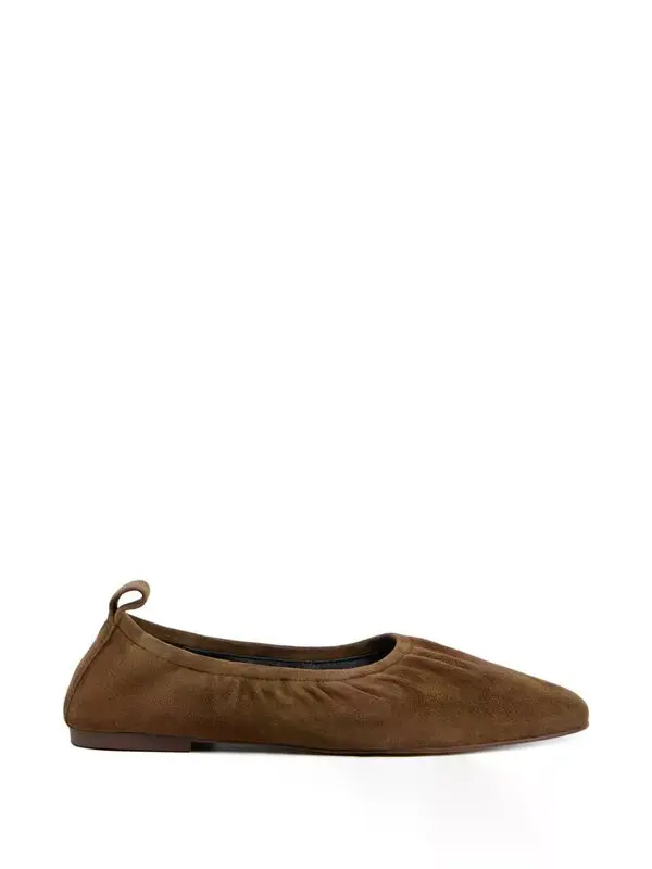 12 STOREEZ Gathered Suede Ballet Flats