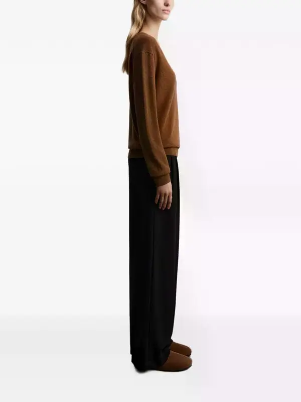 12 STOREEZ V-neck Sweater