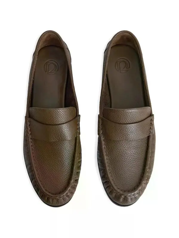 12 STOREEZ Grained Leather Loafers