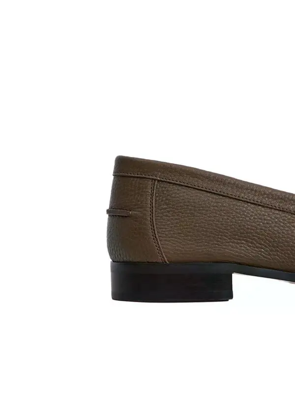 12 STOREEZ Grained Leather Loafers